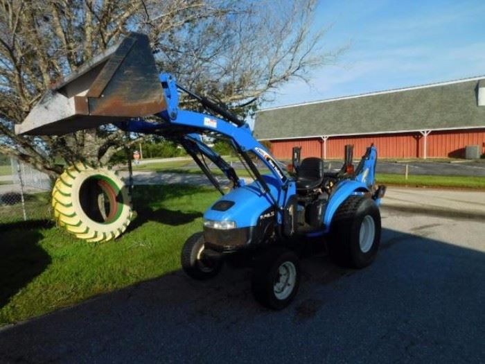 5323 Nice New Holland TC 40D Tractor with... starts on 8/26/2016