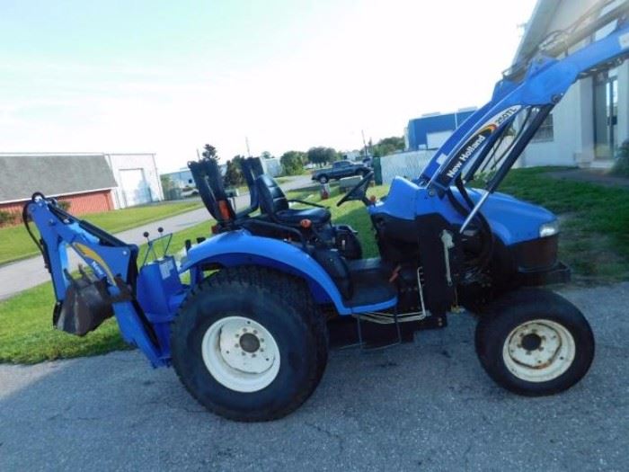 5323 Nice New Holland TC 40D Tractor with... starts on 8/26/2016