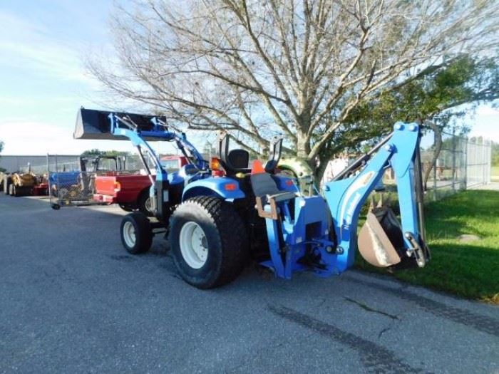 5323 Nice New Holland TC 40D Tractor with... starts on 8/26/2016