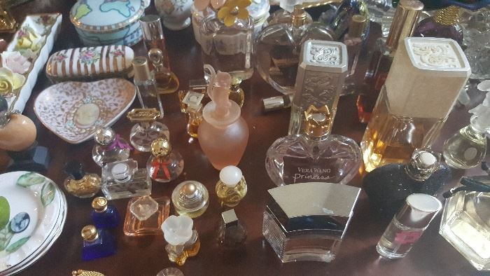 Amazing Collectables, Glass and unique items... starts on 8/26/2016