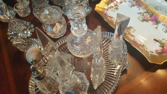 Amazing Collectables, Glass and unique items... starts on 8/26/2016