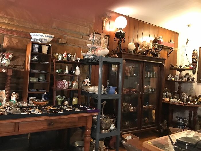 ANTIQUE SALE WARREN ESTATE OF DOUG & BARB starts on 2/1/2017