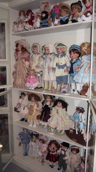 Massive High End Collector Doll Estate starts on 2/25/2017