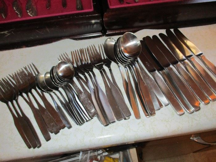 Vintage South Minneapolis Estate starts on 6/10/2017