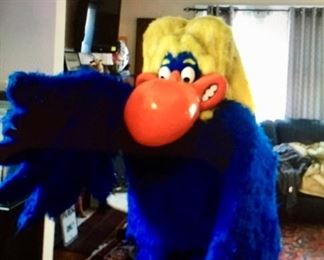 Mid Century Modern, Antique and collectibles starts on 5/31/2019