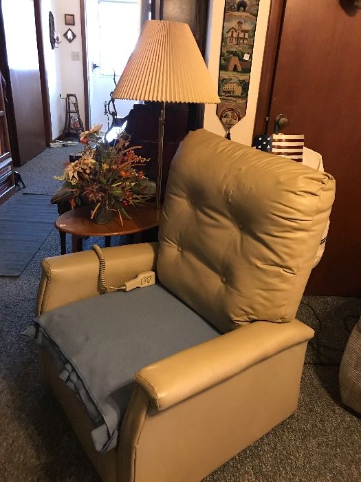 Living Estate Sale by The Junque Ladies starts on 9/4/2020