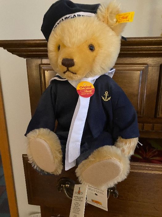 Incredible Steiff Collection and Exclusive... starts on 2/12/2021