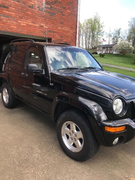 Living Estate Sale by The Junque Ladies starts on 4/15/2021