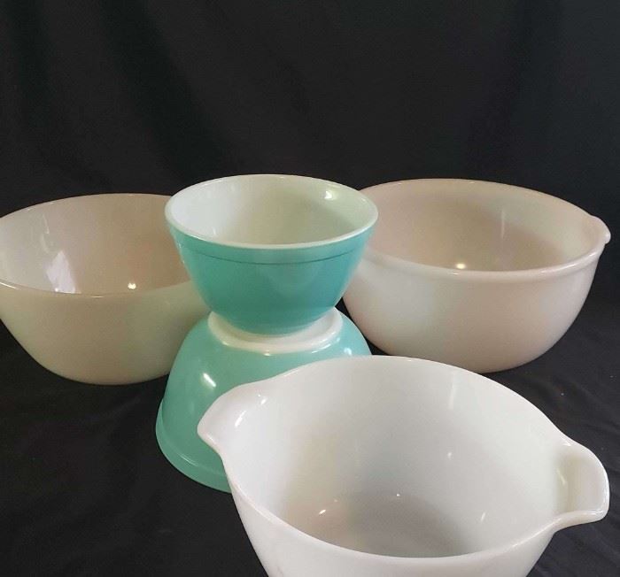CTBIDS Vintage Pyrex, Tools, Décor, and More... starts on 5/27/2022