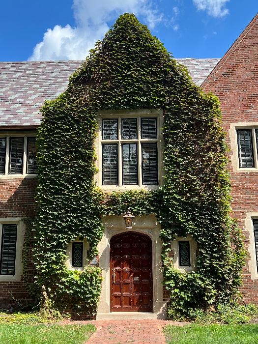 DAVIS PLACE ESTATE SALES “Classic Elegance” starts on 8/27/2022