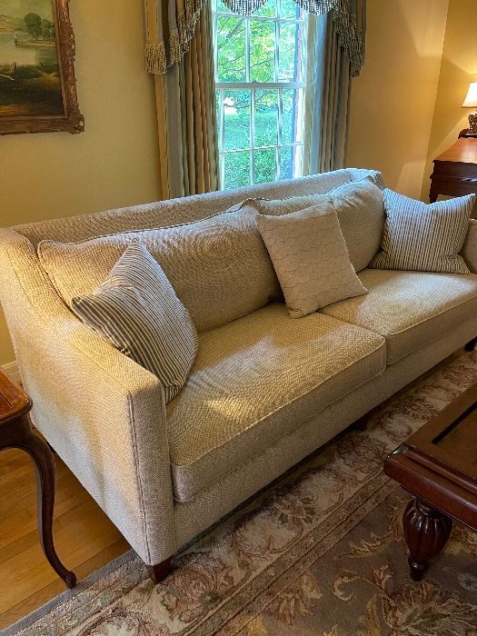 Living Estate Sale by The Junque Ladies starts on 9/1/2022