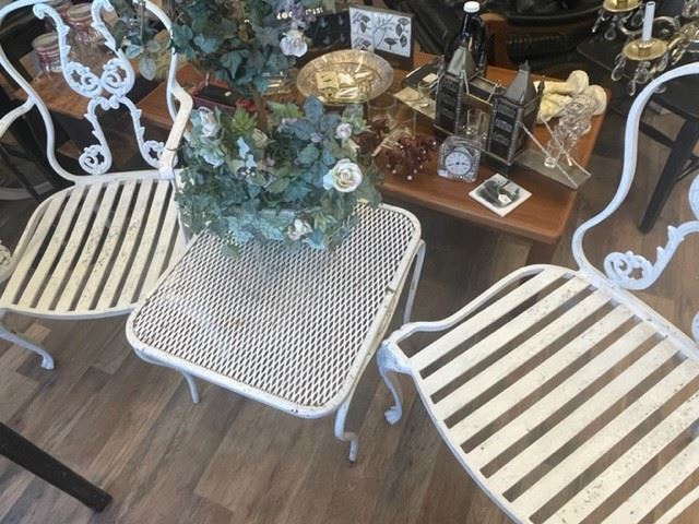 Yours and Mine Estate Sales Outlet L.L.C. starts on 9/9/2022