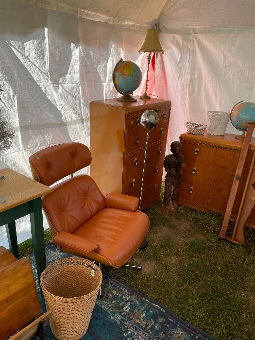 HALF OFF SUNDAY Wide Variety of Vintage,... starts on 9/16/2022