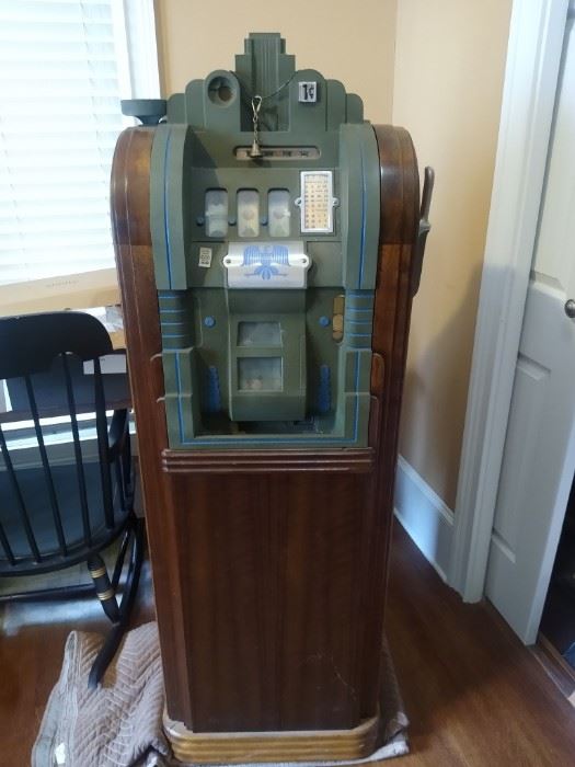 50% off Juke box - Slot machine-signed collectable... starts on 11/11/2022