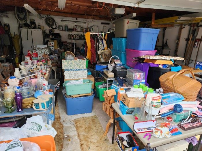 Vintage Pickers Paradise- 50 years of collecting-... starts on 9/30/2022