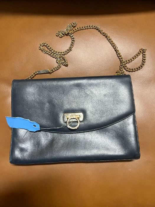 Vintage Gucci, Coach Hand Bags, Mannequins,... starts on 11/12/2022