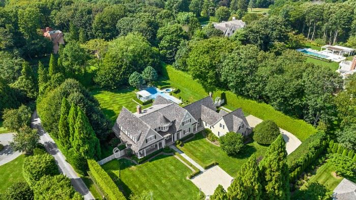 Georgica Road Filled with Treasures. starts on 12/8/2022