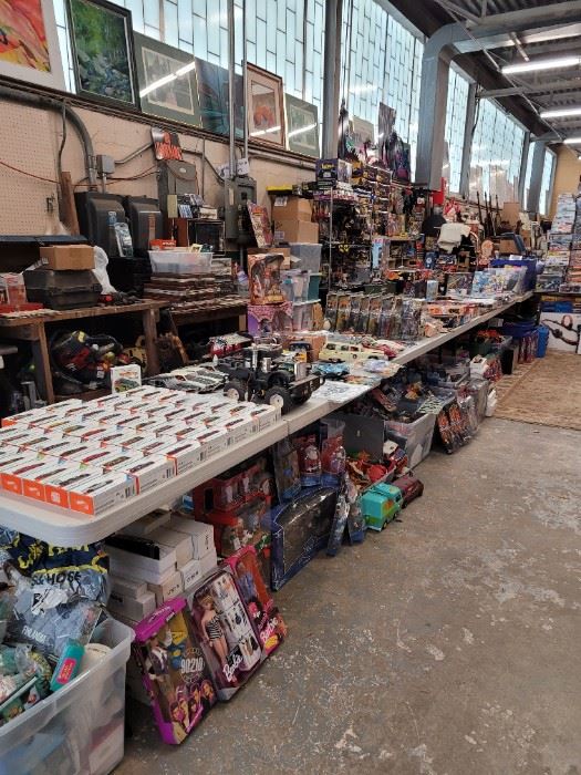 BLOCKBUSTER TOY BONANZA HOPEDALE WAREHOUSE... starts on 12/17/2022