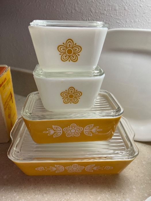 ***ALL VINTAGE*** Christmas, Pyrex, Furniture,... starts on 2/13/2023