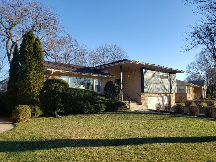 75% Off Monday! Park Ridge Estate Sale -... starts on 2/20/2023