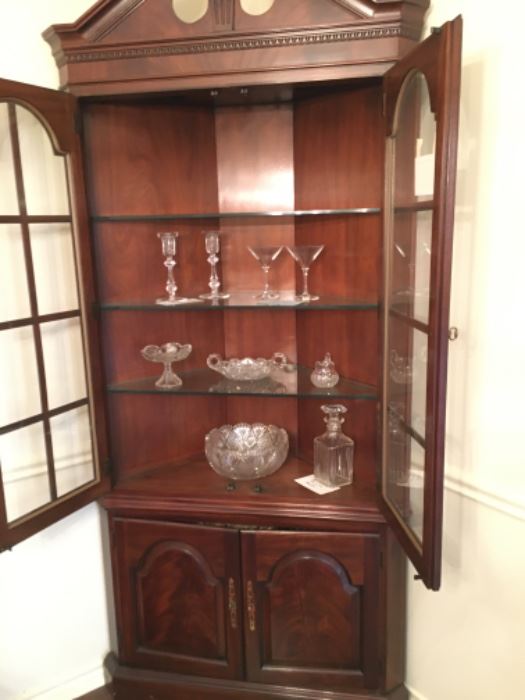 Estate Sale with Antiques and Bargains starts on 3/23/2023