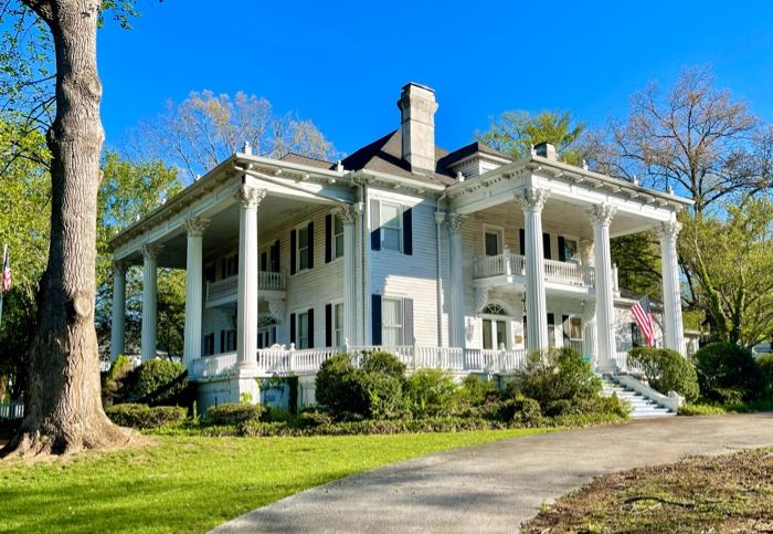 1907 Clarkesville Mansion The Charm House starts on 4/27/2023