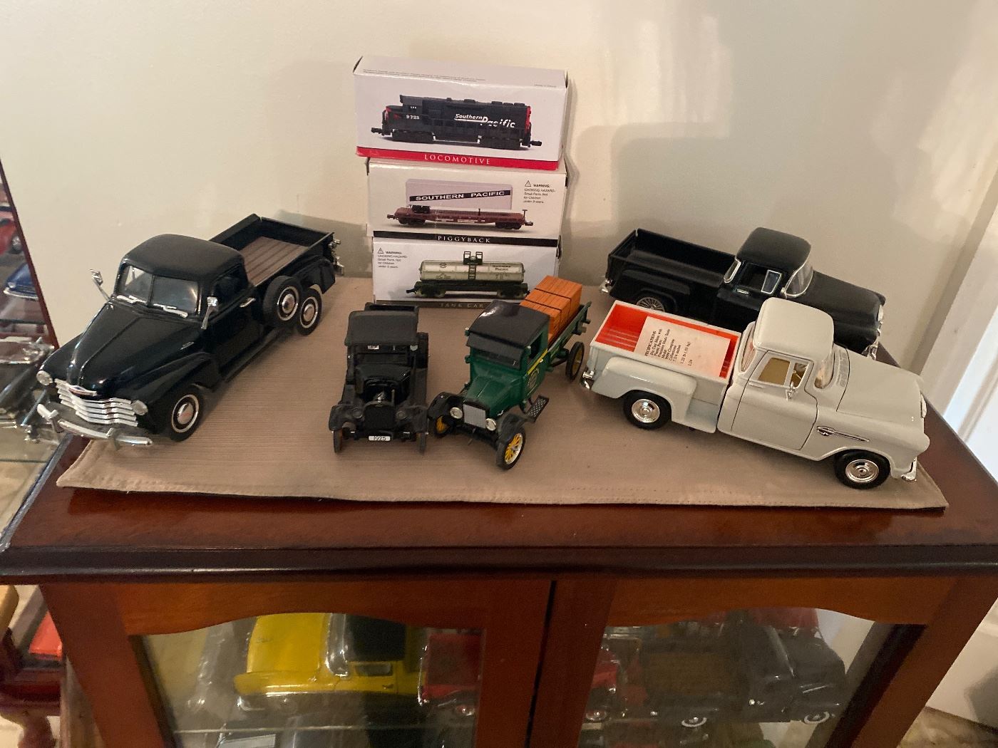 Fairfield diecast collectibles, nice furniture,... starts on 5/19/2023