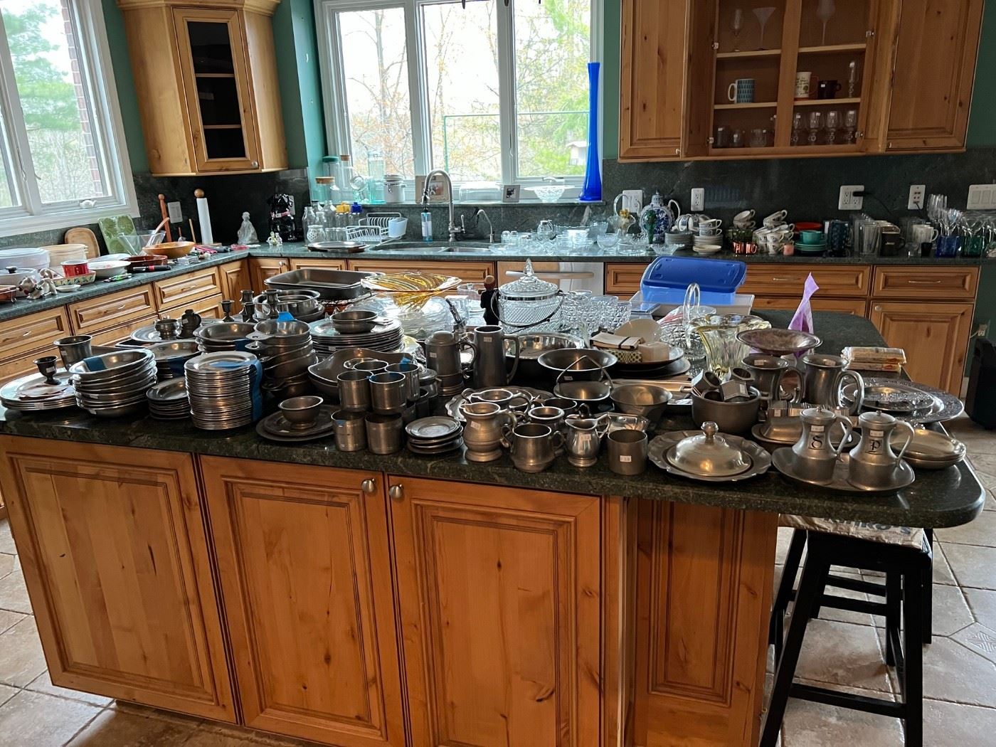 Oakland Township Antiques & Unique in Rochester, MI starts on 5/5/2023