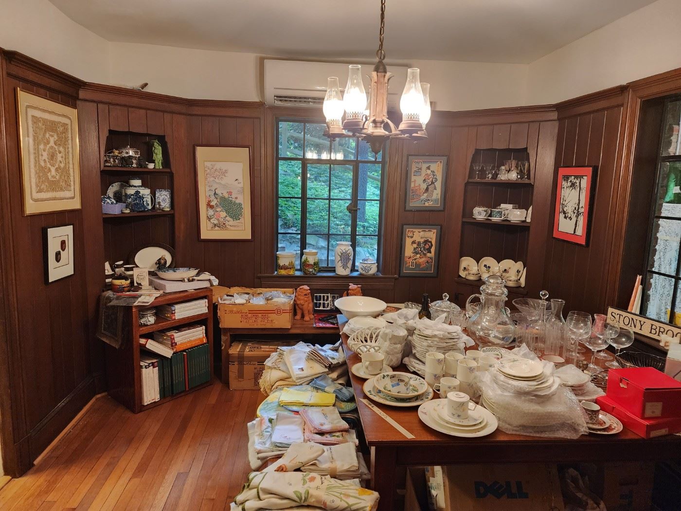 ECLECTIC ESTATE SALE IN ARLINGTON VA. 25%... starts on 5/17/2023