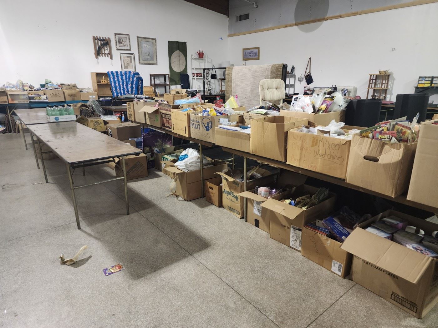 Live Auction at the Dort Mall every Thursday! starts on 6/1/2023