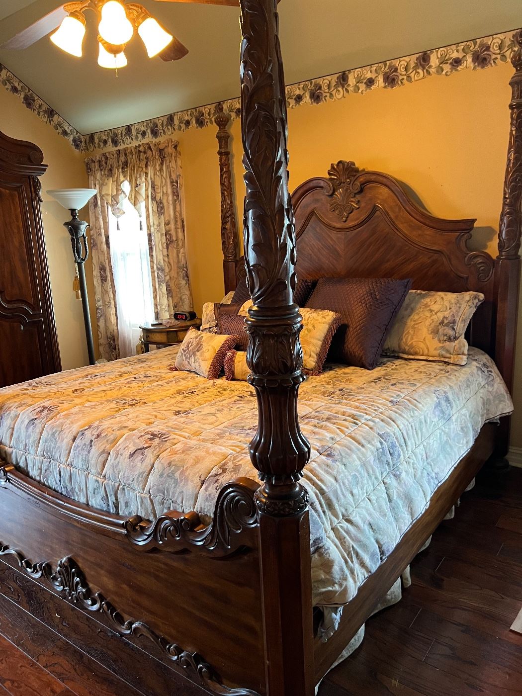 CT Bids: Maumelle Estate OA Home & Collectibles... starts on 6/16/2023