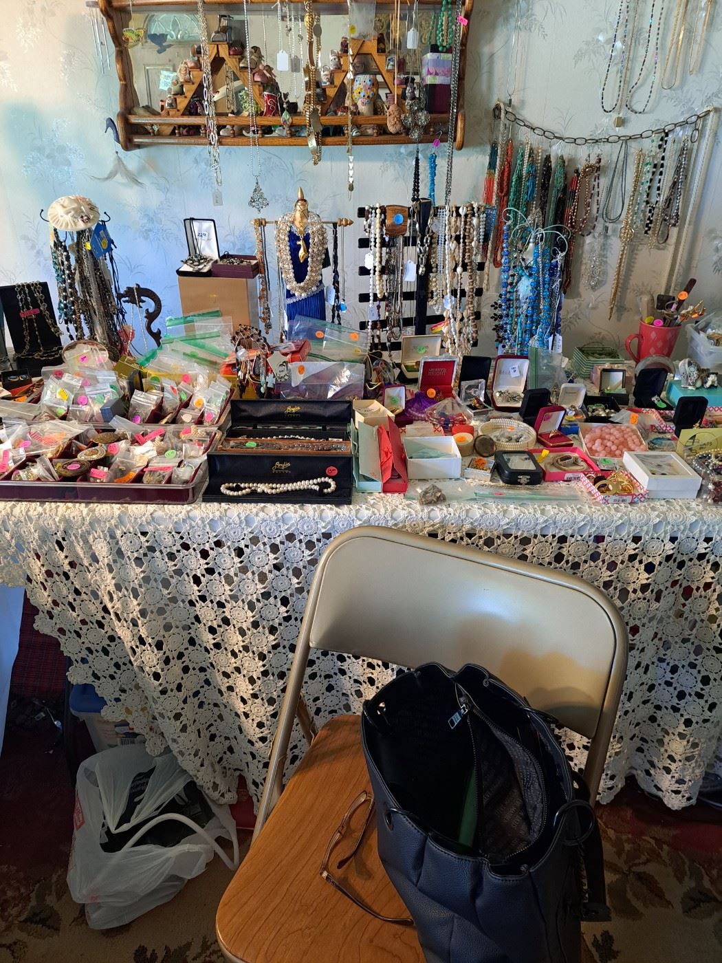 Estate sales with antiques in Wichita, KS starts on 6/15/2023