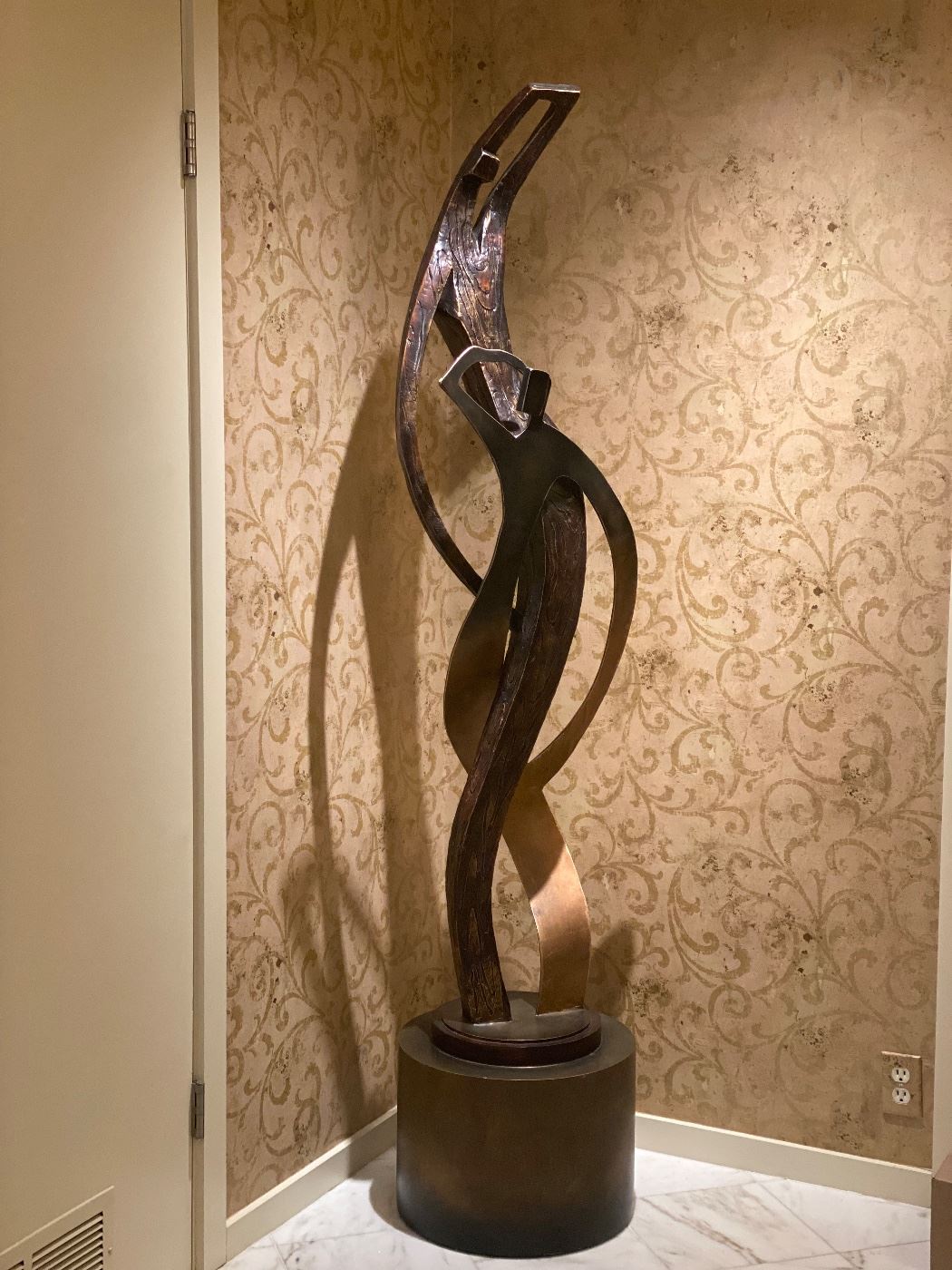 ESTATE SALE IN LUXURY SHAKER CONDO BY ELLE... starts on 6/15/2023