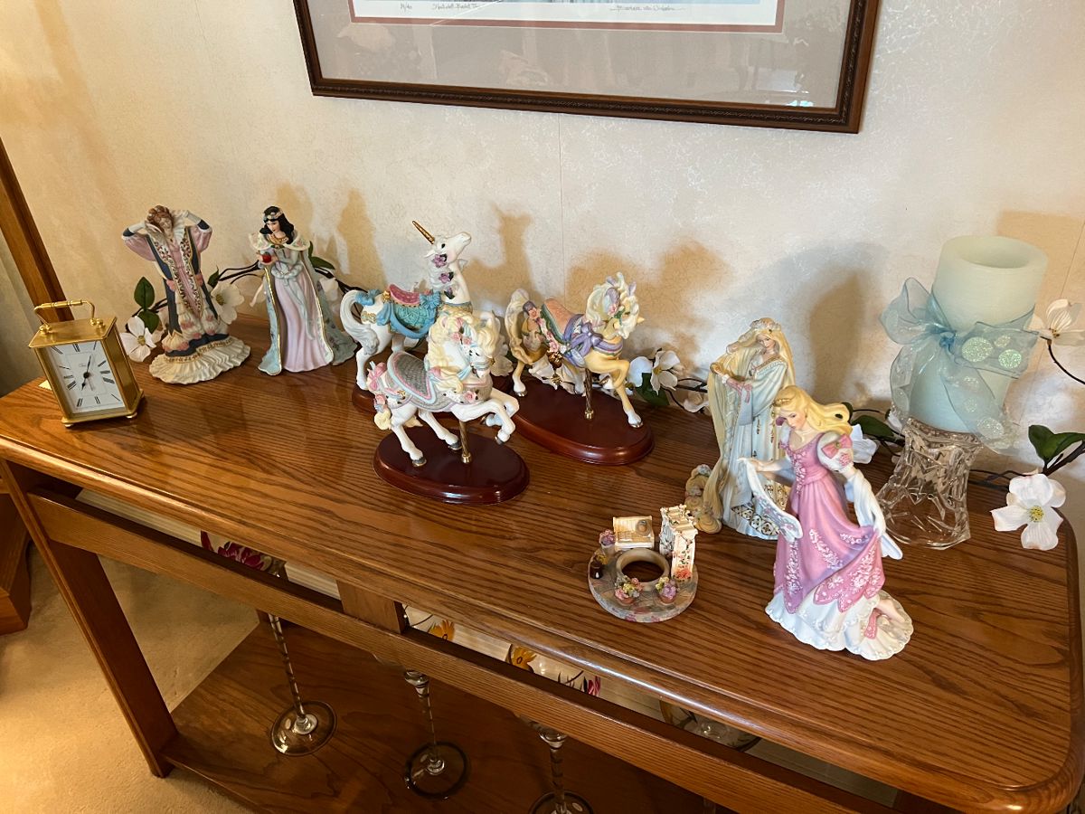 ESTATE SALE BY COLLEEN in Rochester, NY starts on 8/25/2023