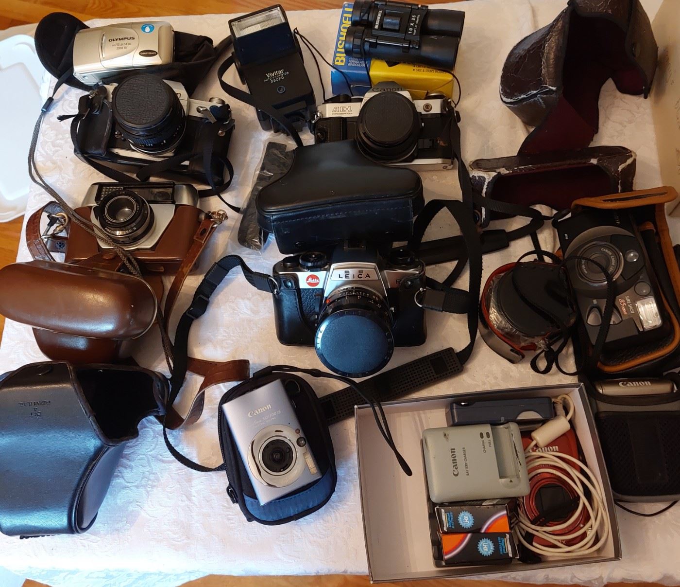 THE DOCTORS HOUSE PRISTINE ITEMS FROM AROUND... starts on 7/14/2023