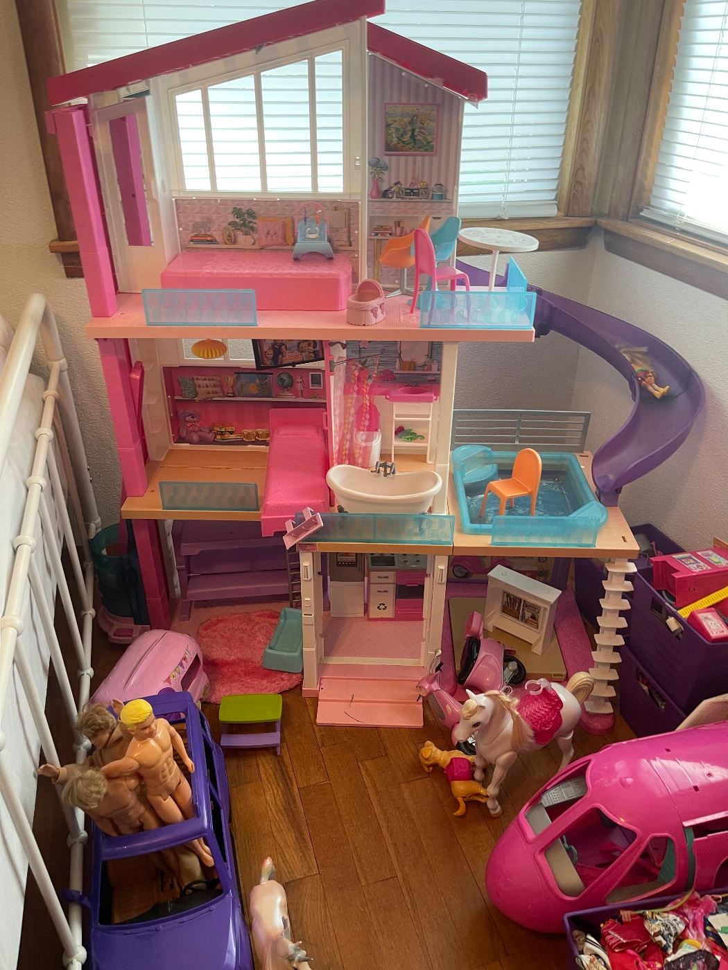 Adorable Lakeview Area Home!! Toys, Tools,... starts on 7/20/2023