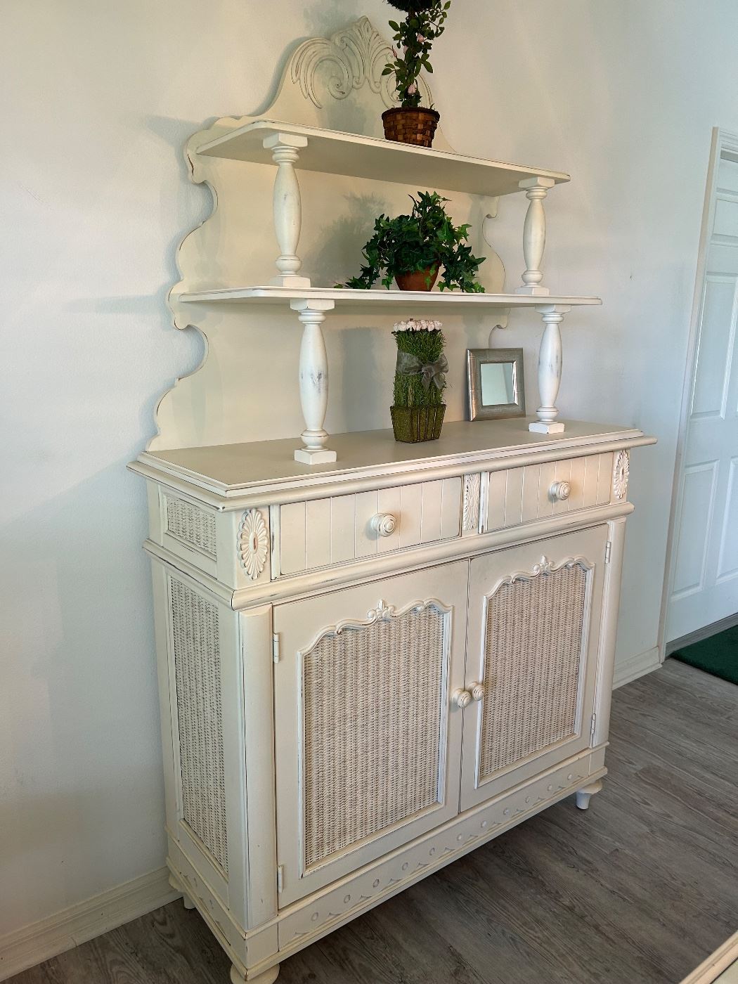 VINTAGE LEXINGTON REAL WICKER FURNITURE starts on 7/24/2023