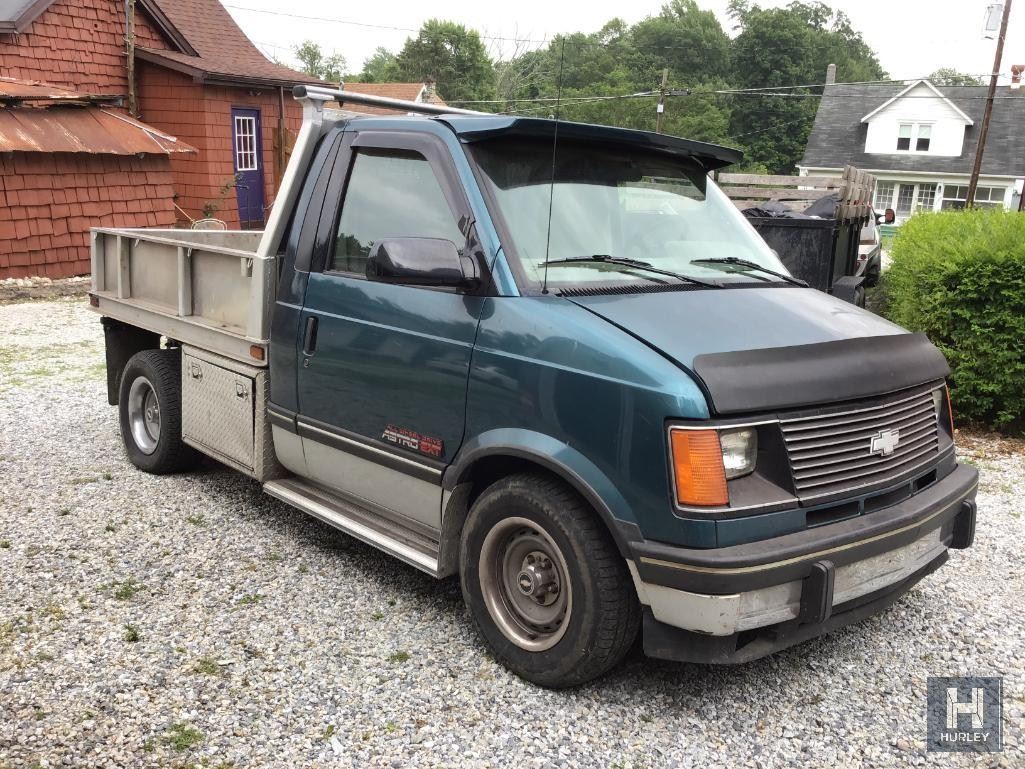 Shop equipment & tools, Massey Fergusen tractor+! starts on 7/26/2023