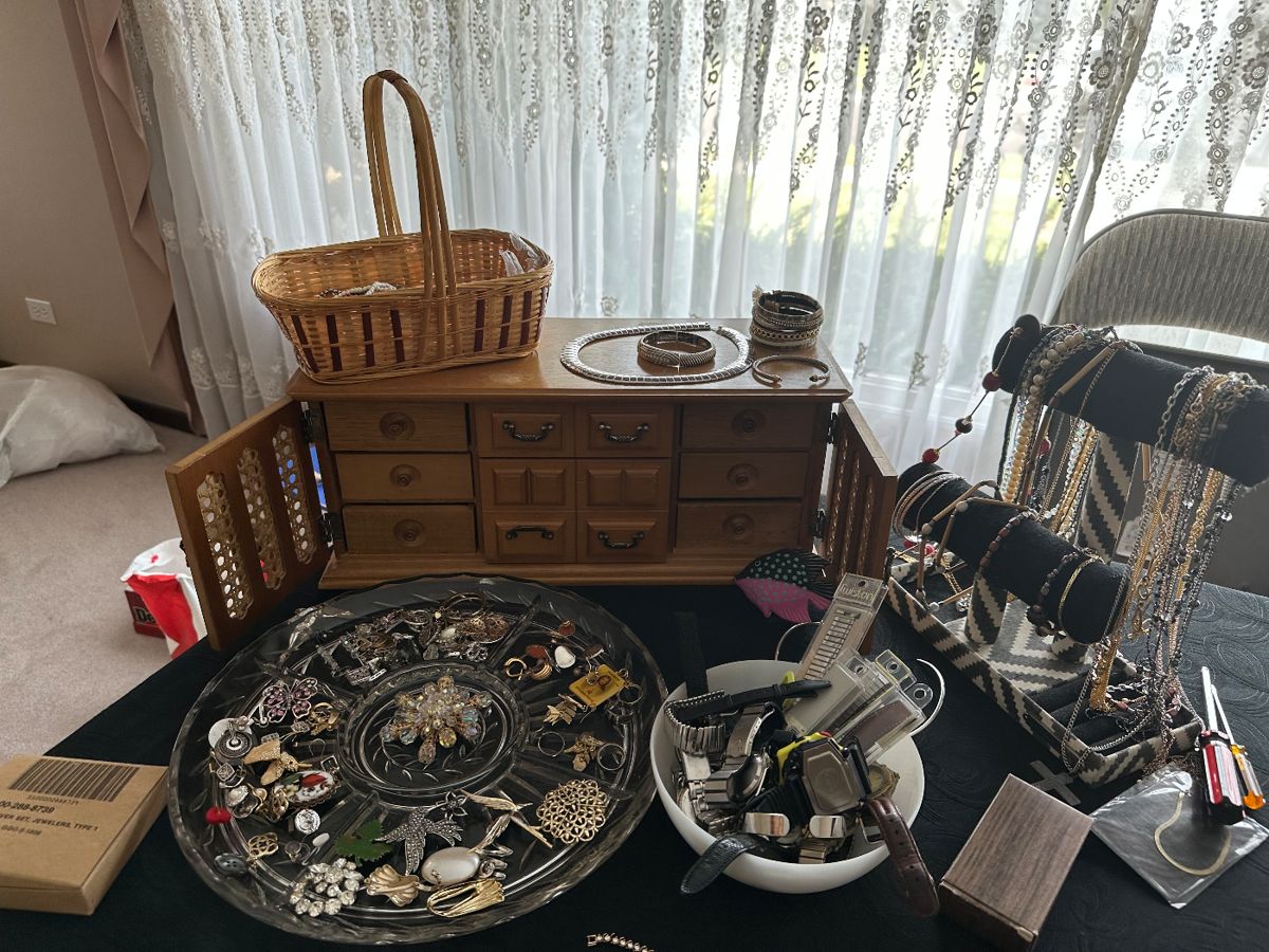 75% OFF!! Merchant Traders Eclectic Collectibles,... starts on 8/24/2023