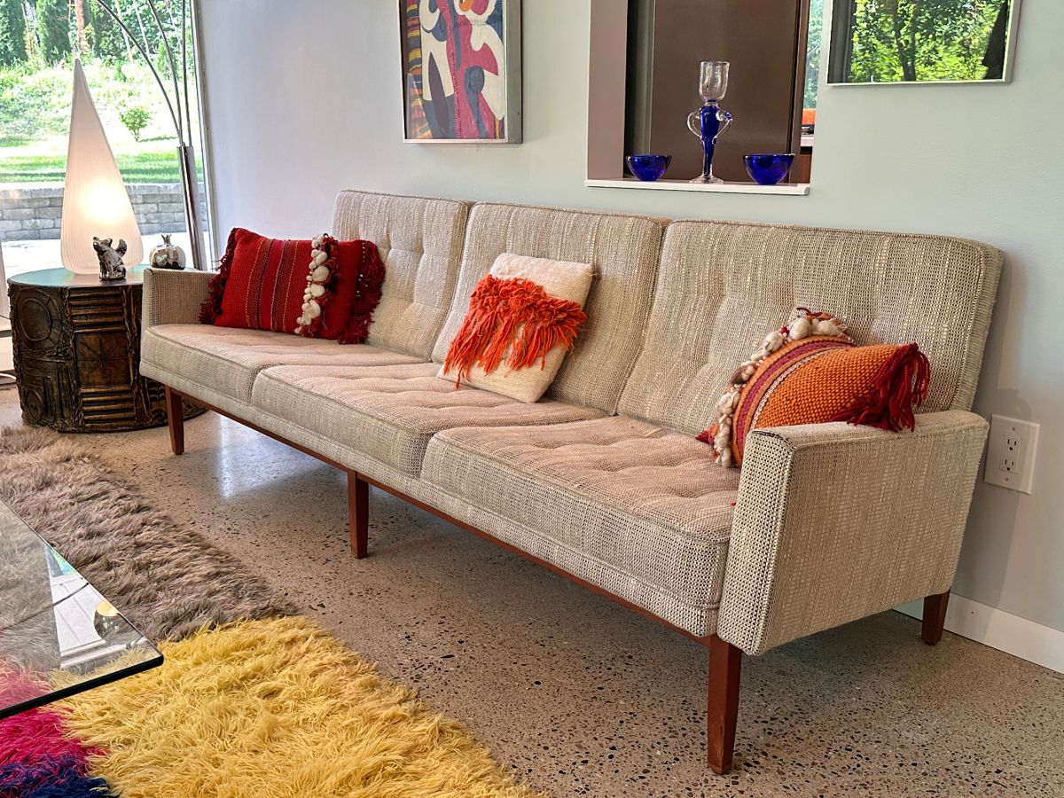 Mid Century Modern Iconic Design & Collectibles... starts on 8/24/2023