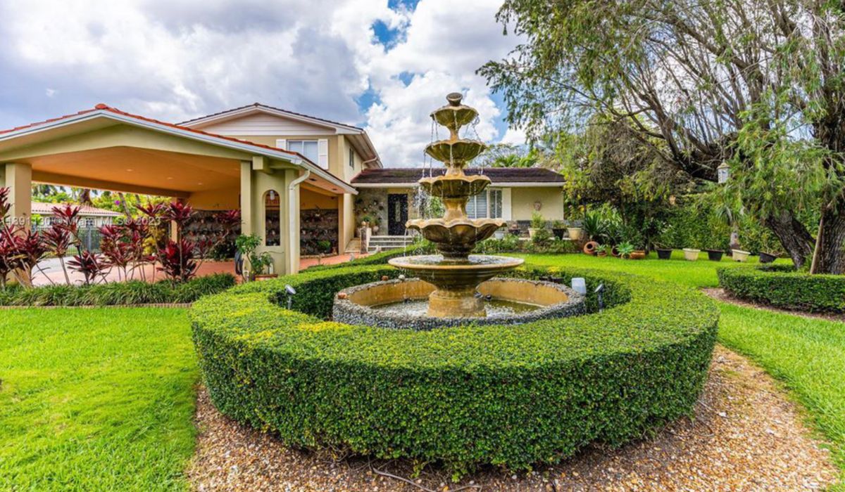 MIAMI MEGA COMPOUND … THOUSANDS OF ITEMS starts on 8/26/2023