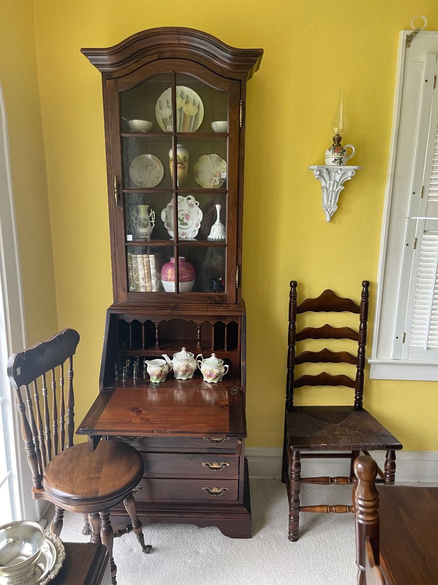 Estate Sale by The Junque Ladies in Ceredo, WV starts on 8/31/2023