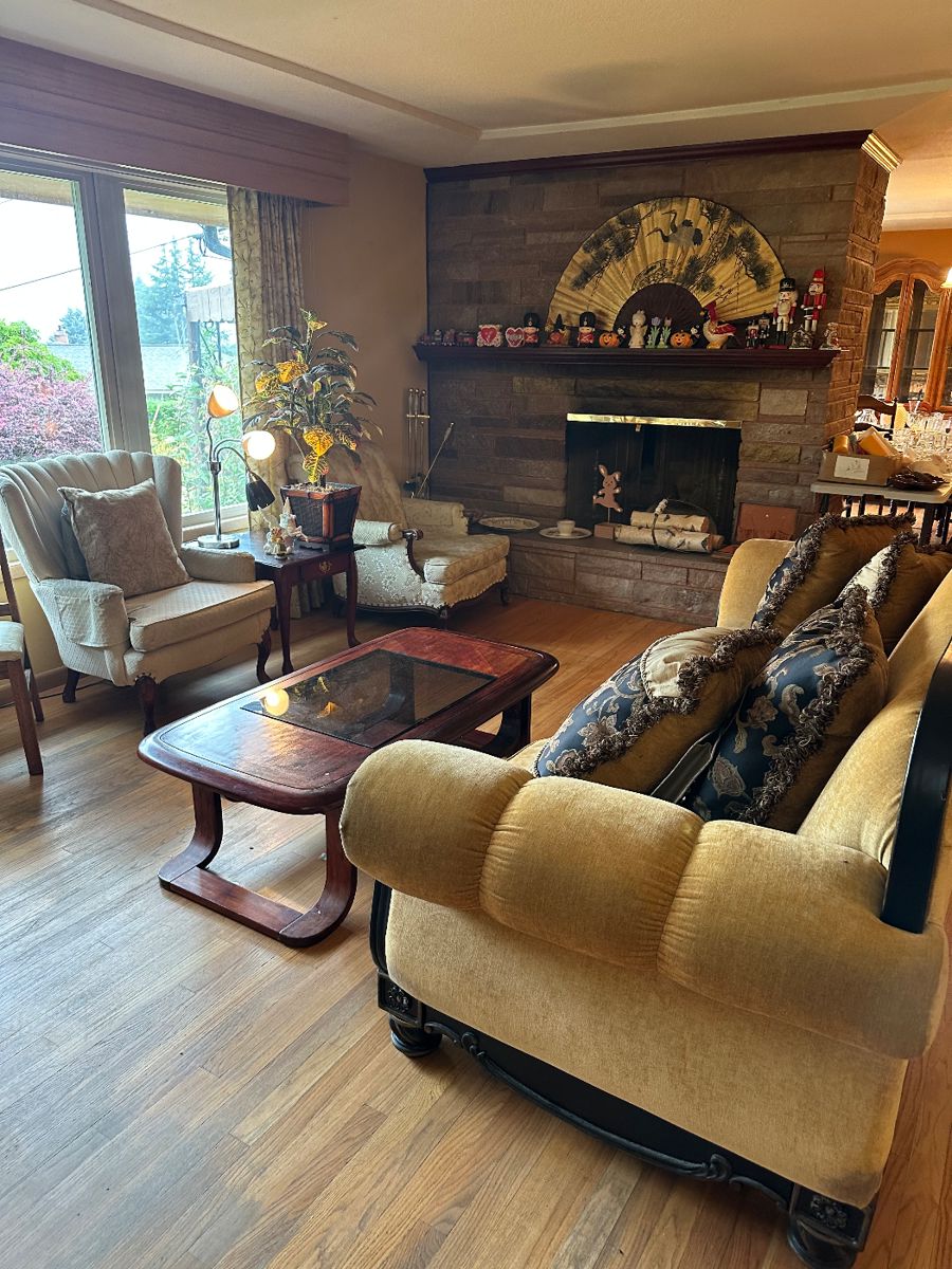 Shirts R Us in Argay Terrace in Portland, OR starts on 9/1/2023