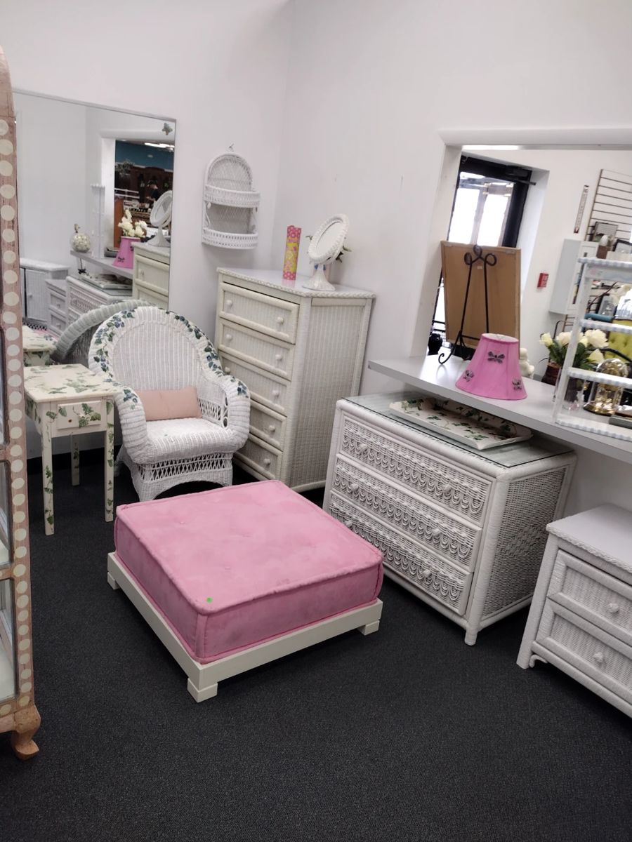 ULTIMATE ESTATE SALE, DOWNERS GROVE FINDS! starts on 9/8/2023