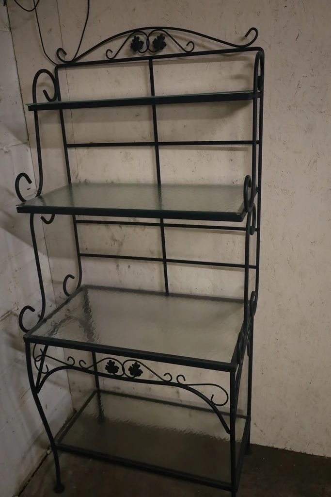 Auction Block - Vintage and Furniture starts on 9/11/2023