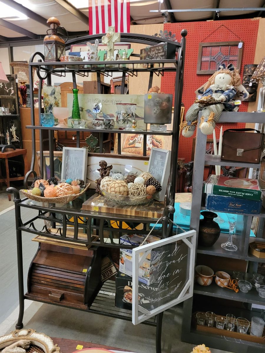 Antique/Collectible liquidation sale starts on 9/23/2023
