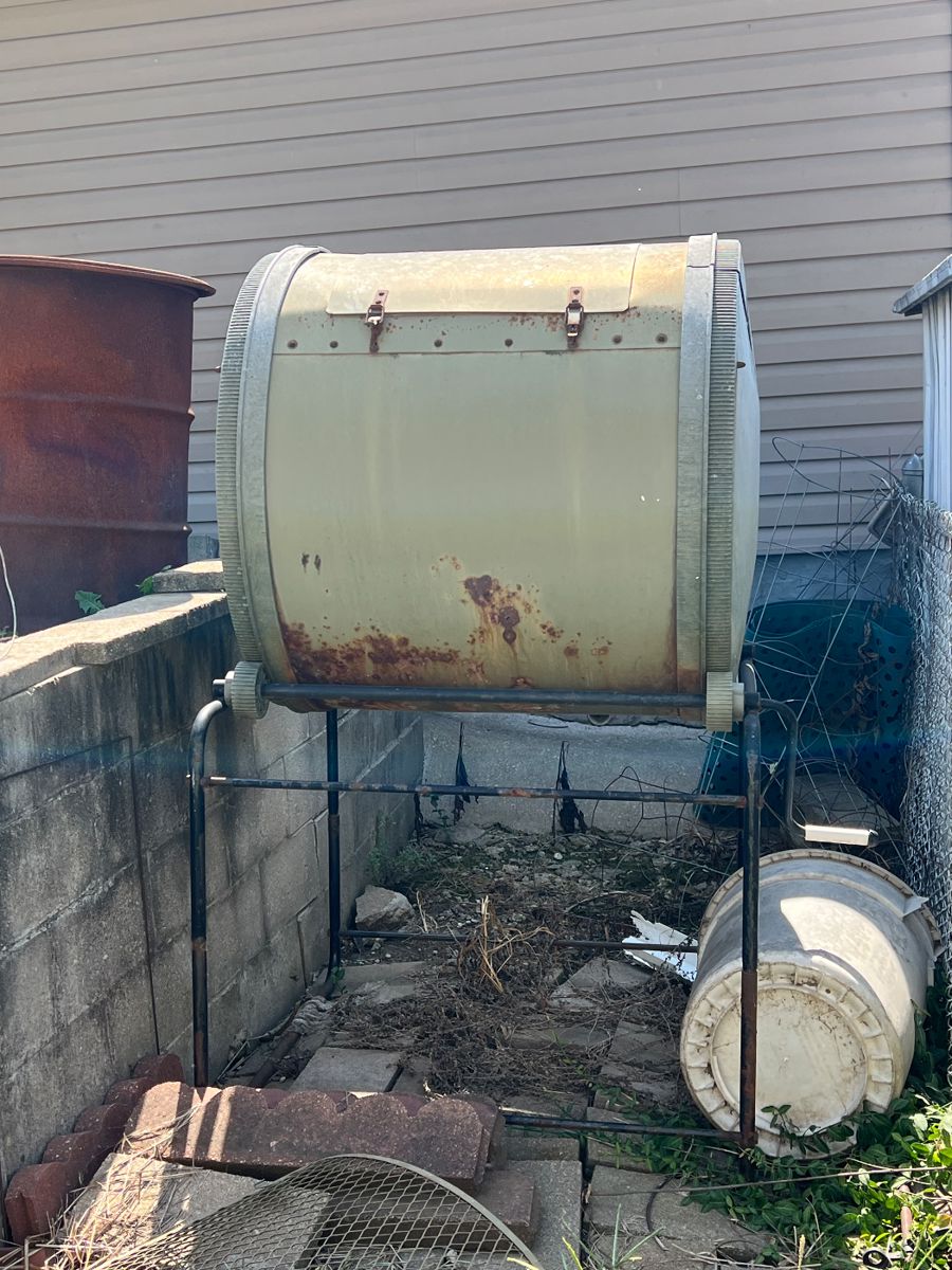 Stuart and Hazel Johnson Estate Sale starts on 9/22/2023