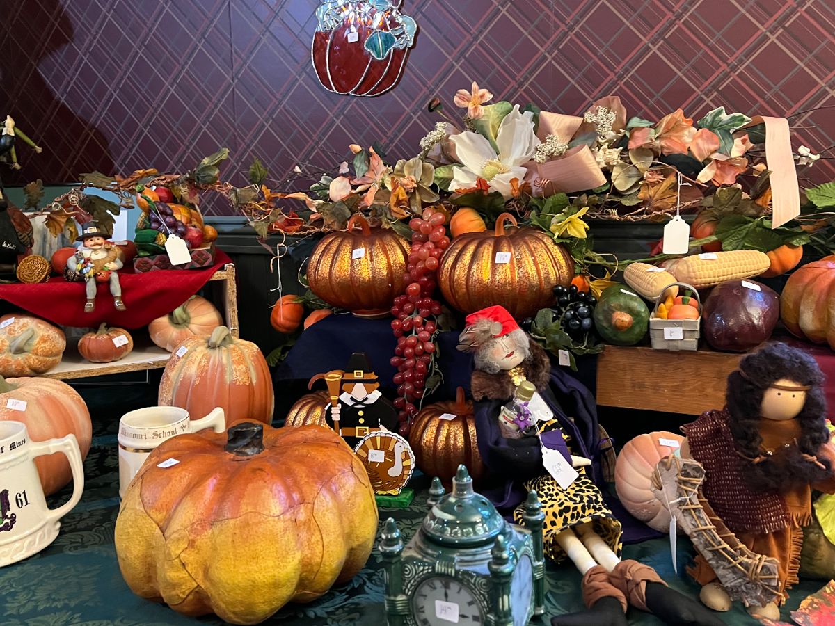 DAVIS PLACE ESTATE SALES A Shopping Extravaganza starts on 10/14/2023