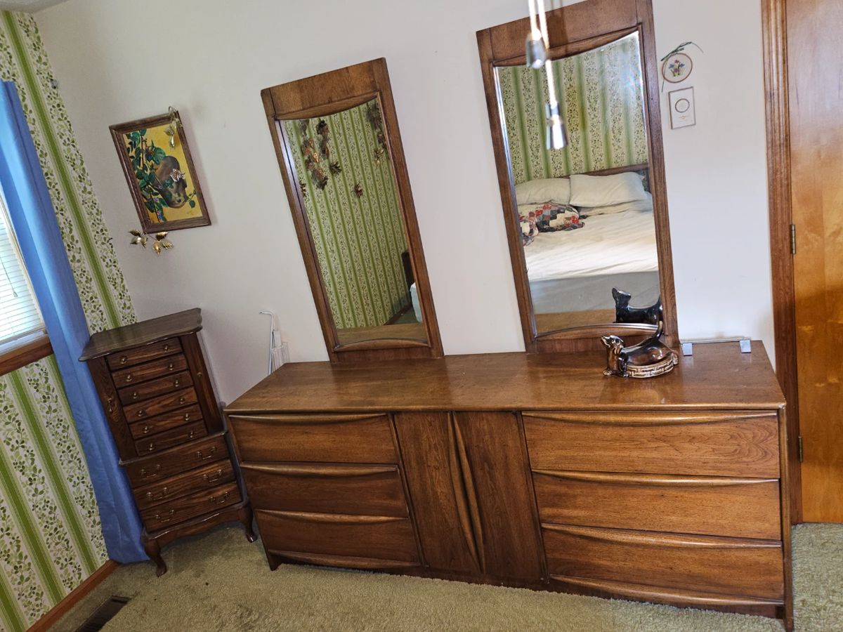 Mid Century Modern Draper Estate Sale. Suba... starts on 9/29/2023