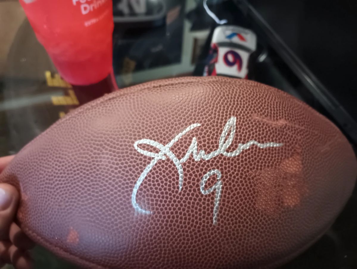 Autograph Collectable and Tool Sale Momence... starts on 10/21/2023